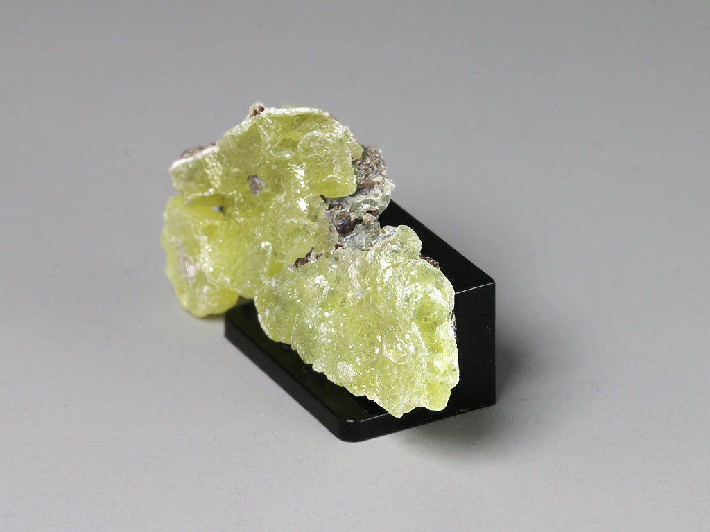 Yellow brucite, Pakistan | Wendy's Miniatures